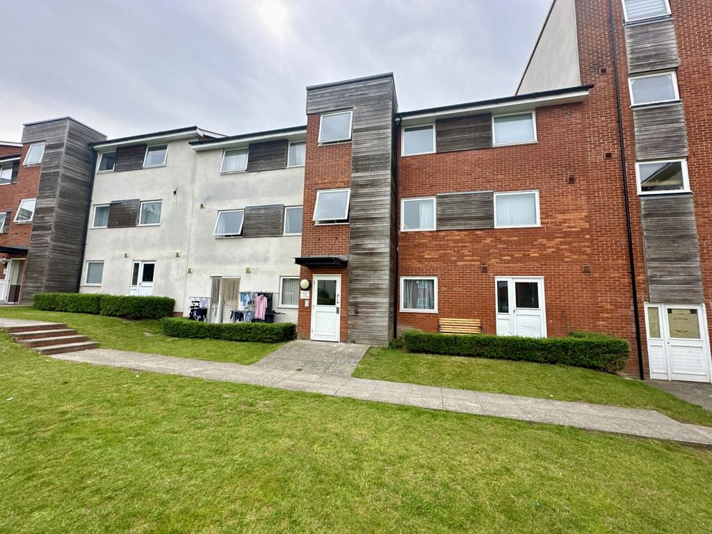Tye Road, Ipswich IP3 2 bed apartment - £125,000
