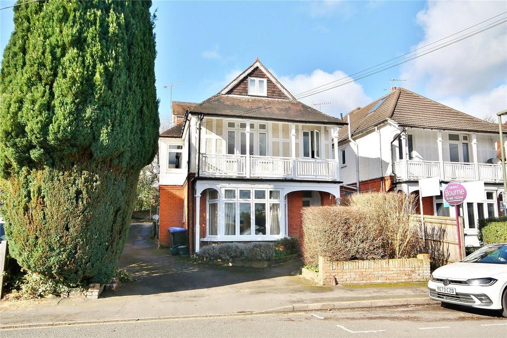 York Road, Woking, Surrey, GU22 1 bed apartment - £1,300 pcm (£300 pw)
