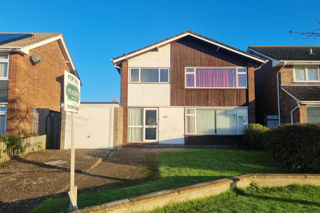 MILLER DRIVE, FAREHAM 3 bed detached house - £450,000