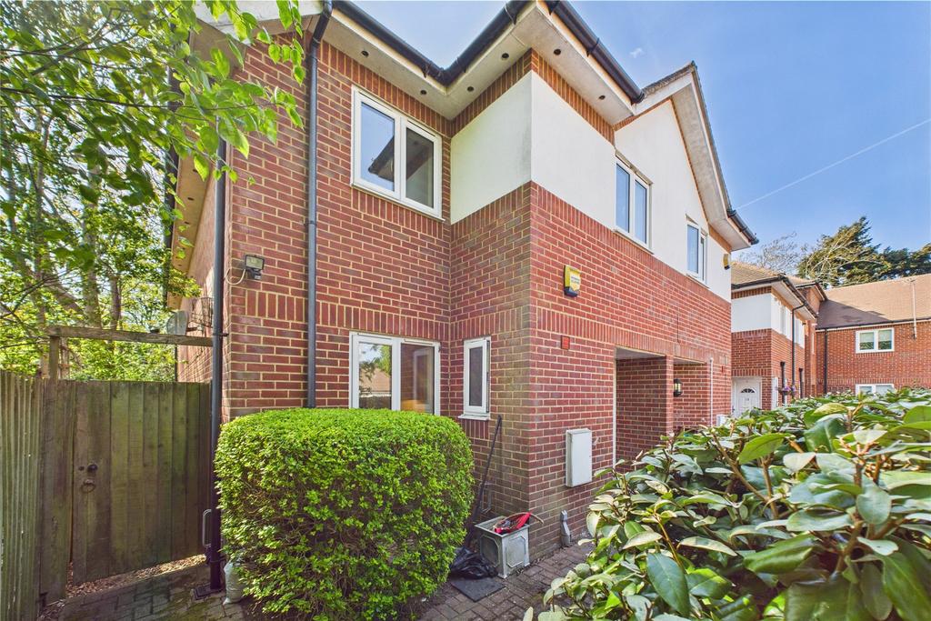 Wingrove Road, Reading, Berkshire, RG30 4 bed end of terrace house for ...