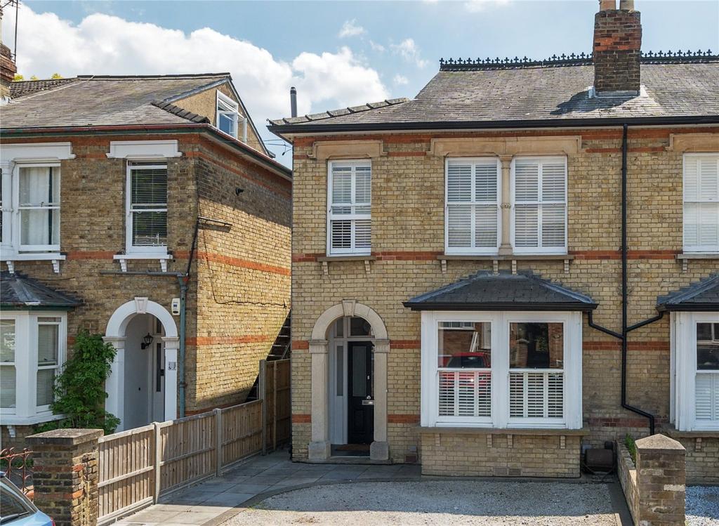 Gresham Road, Surrey TW18 4 bed semi-detached house for sale - £700,000