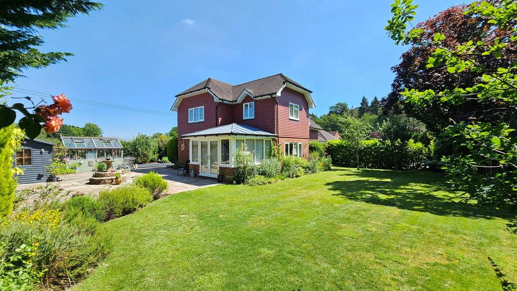Wolverton Road, Tadley RG26 4 bed detached house for sale - £1,000,000