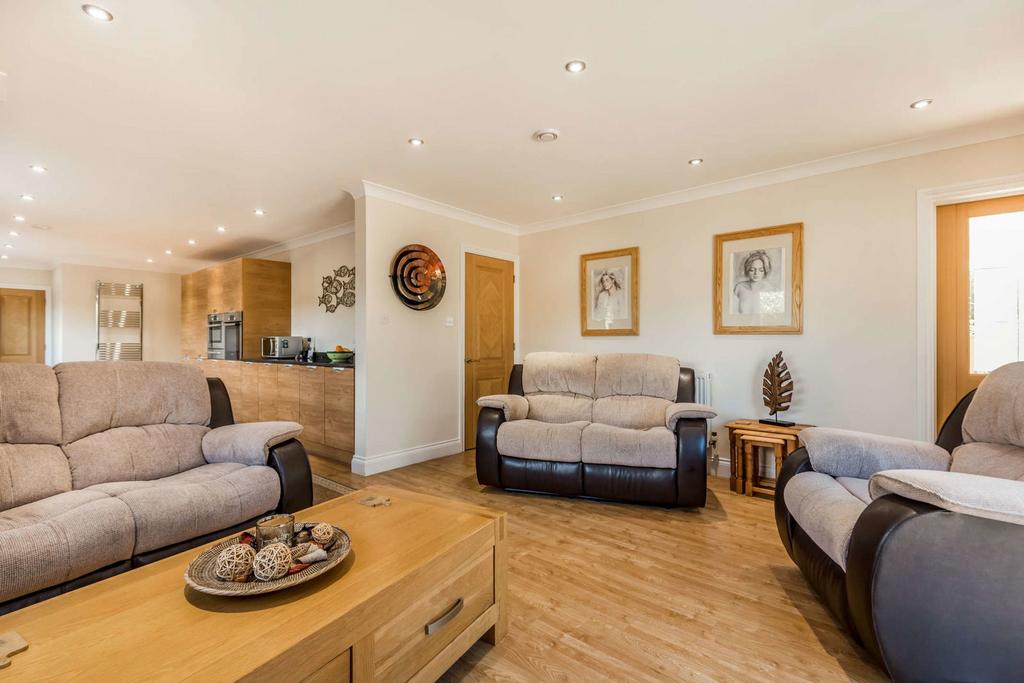Wolverton Road, Tadley RG26 4 bed detached house for sale - £1,000,000