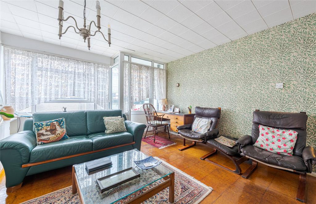 Blackstone House, Churchill Gardens... 2 bed apartment - £485,000