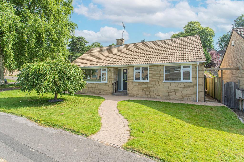 Parklands, Wotton-Under-Edge... 3 bed bungalow - £1,650 pcm (£381 pw)