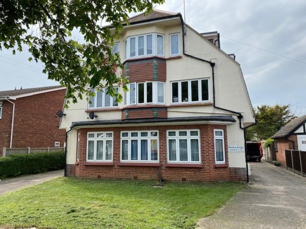 Victoria Road, Clacton On Sea CO15 2 bed ground floor flat - £900 pcm ...
