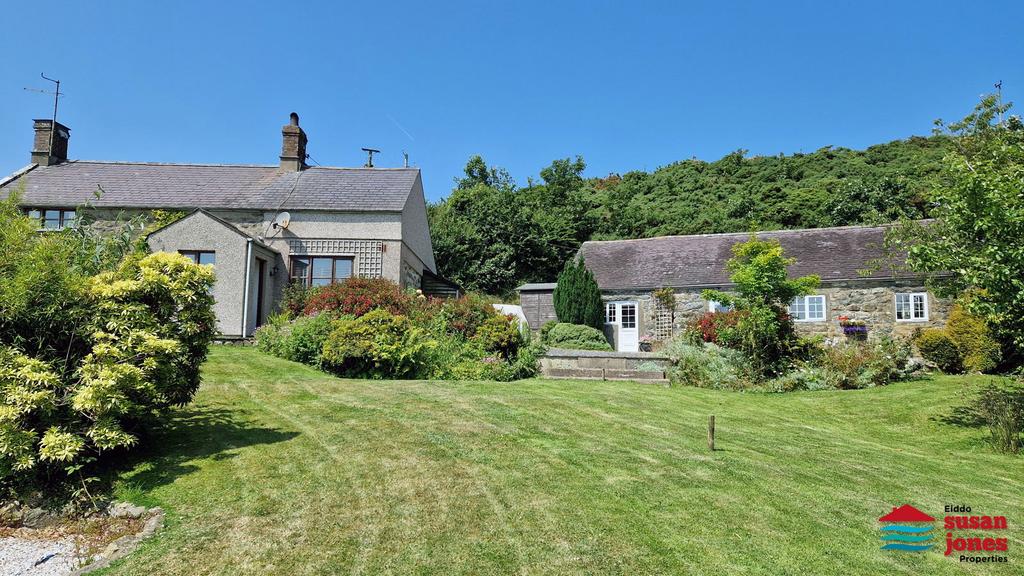 2 Properties, Sarn, Pwllheli, LL53 5 bed detached house - £575,000