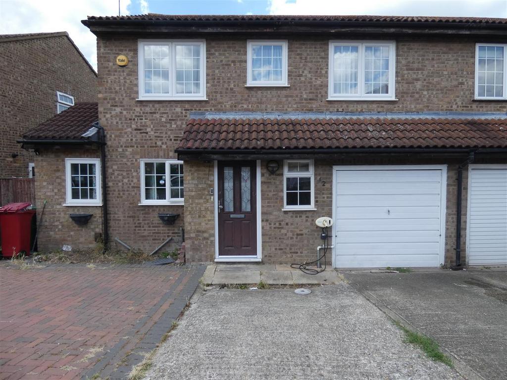 Sandringham Court, Slough 4 bed semi-detached house - £2,300 pcm (£531 pw)