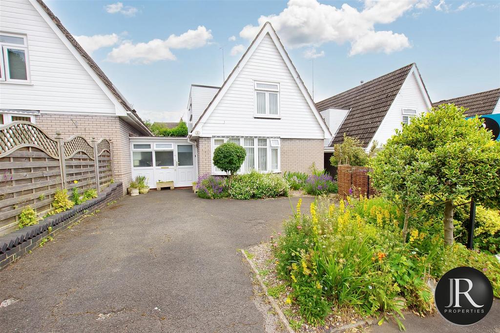 Brinkburn Close, Rugeley WS15 3 bed link detached house - £310,000