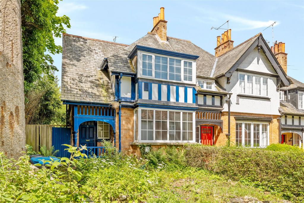 Brook Hill, Oxted, Surrey, RH8 2 bed semi-detached house - £495,000