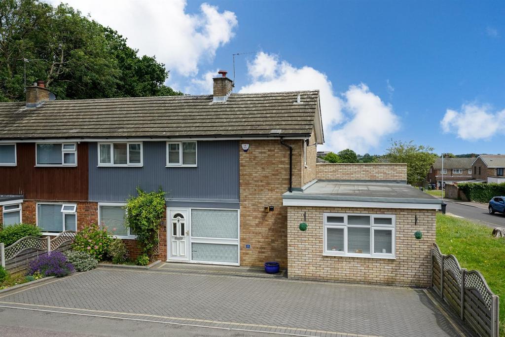 Chartridge Way, Leverstock Green... 3 bed semi-detached house - £585,000