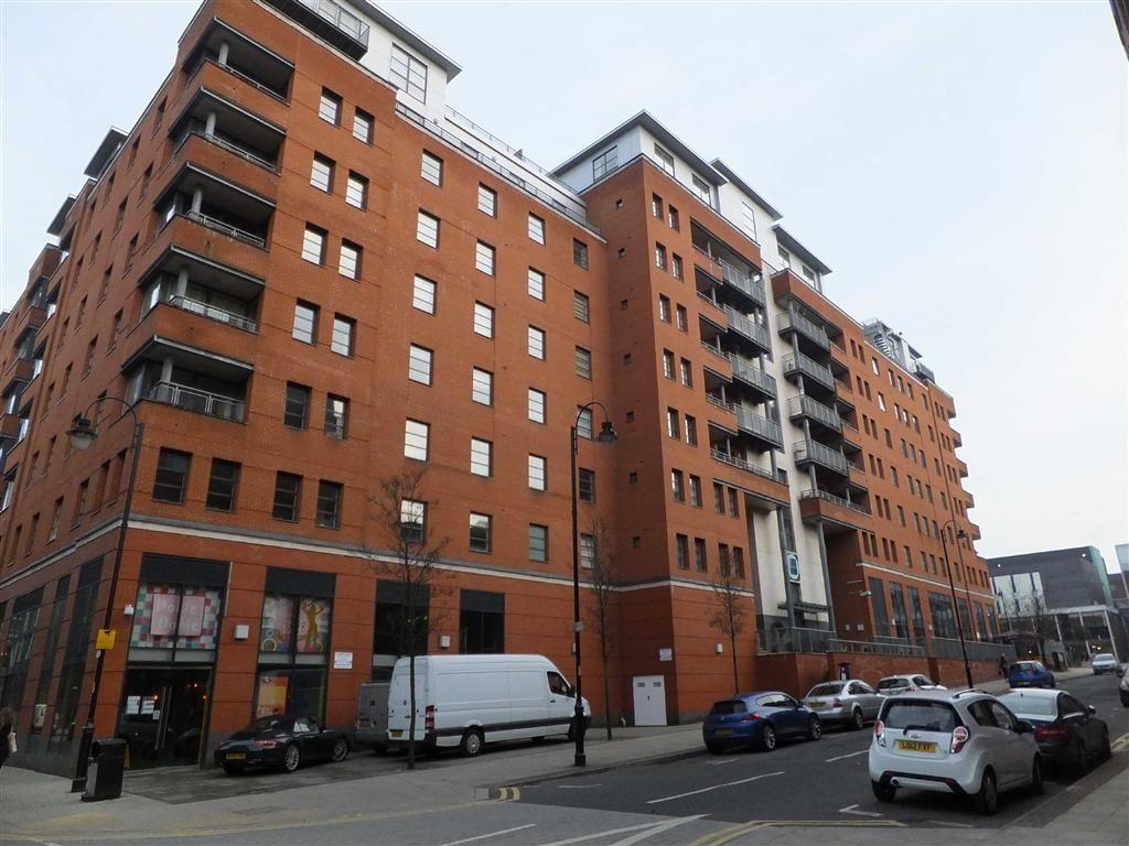 The Quadrangle, Manchester M1 2 bed flat - £1,400 pcm (£323 pw)
