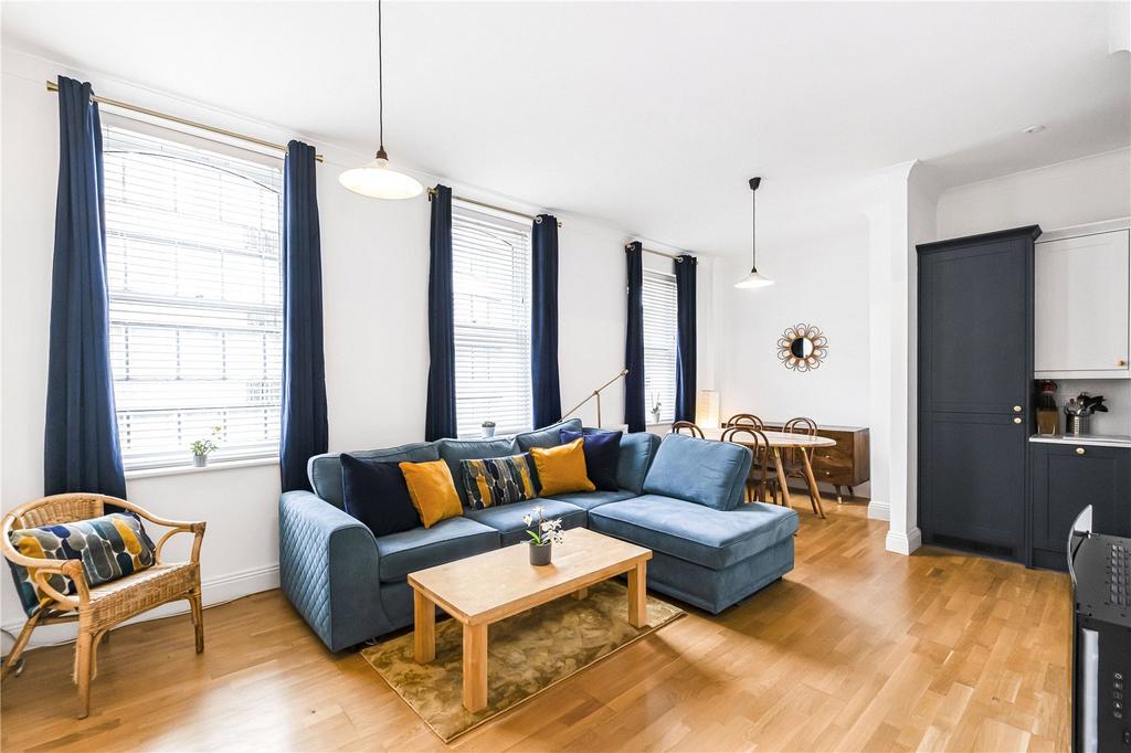 Ludgate Square, London, EC4M 1 bed apartment - £3,000 pcm (£692 pw)