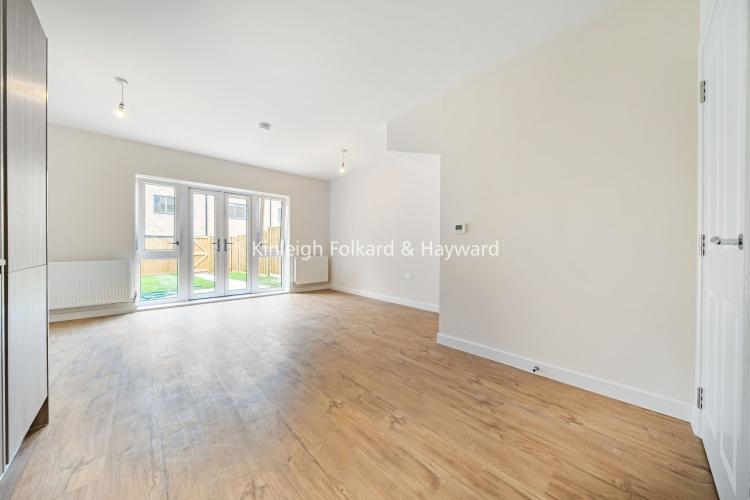 Springfield Place Tooting SW17 4 bed house - £4,500 pcm (£1,038 pw)