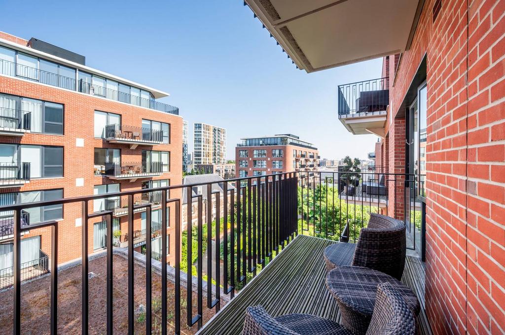 Amphion House, Woolwich Riverside... 1 bed flat - £445,000