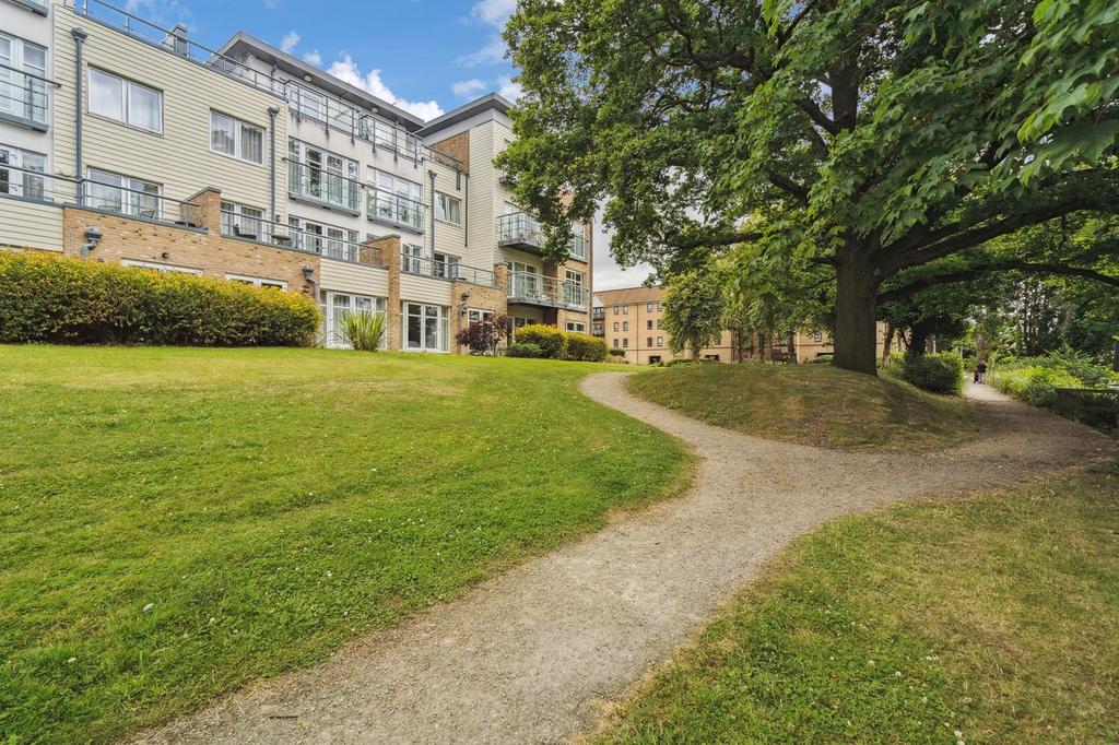 Red Admiral Court, St Neots PE19 5 bed end of terrace house - £500,000