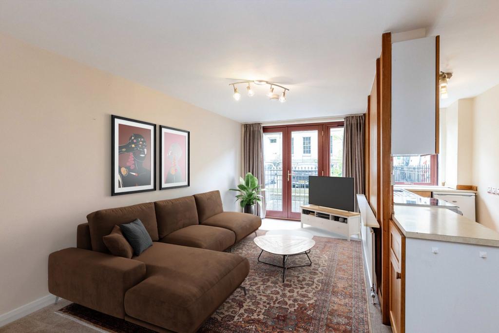 31 Fettes Row, Edinburgh, EH3 2 bed flat - £275,000