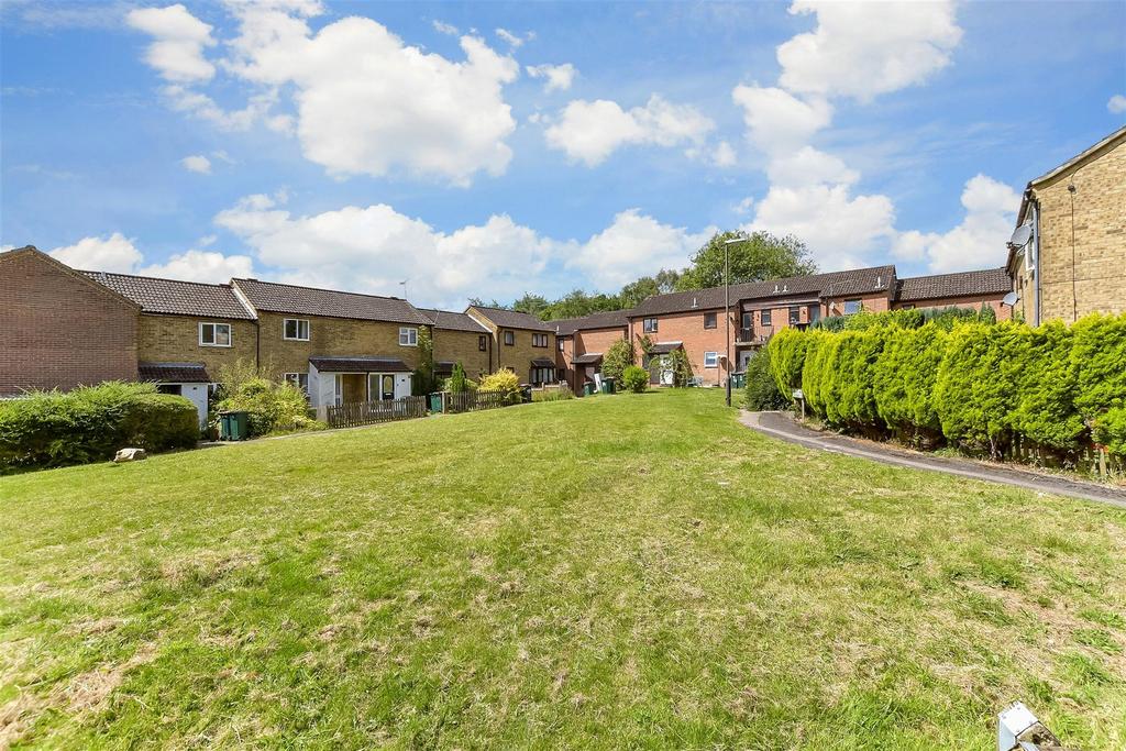 Greenways Walk, Crawley, West Sussex 1 bed maisonette - £160,000