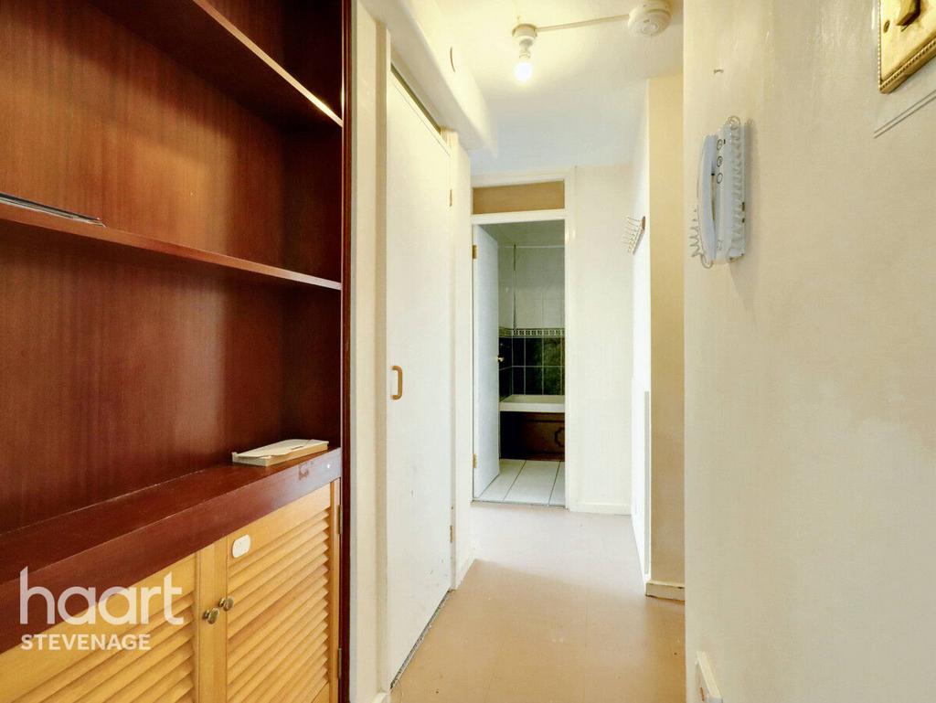 Harrow Court, Stevenage 1 bed apartment - £75,000