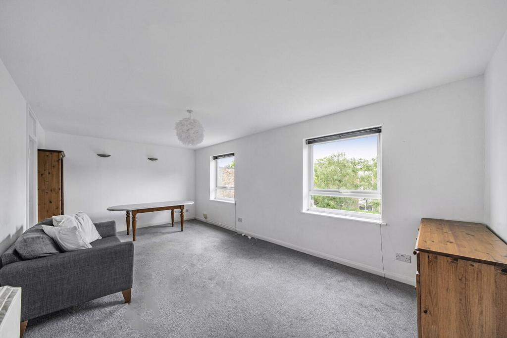 Lambourn Grove, Kingston Upon Thames 1 bed flat - £309,950