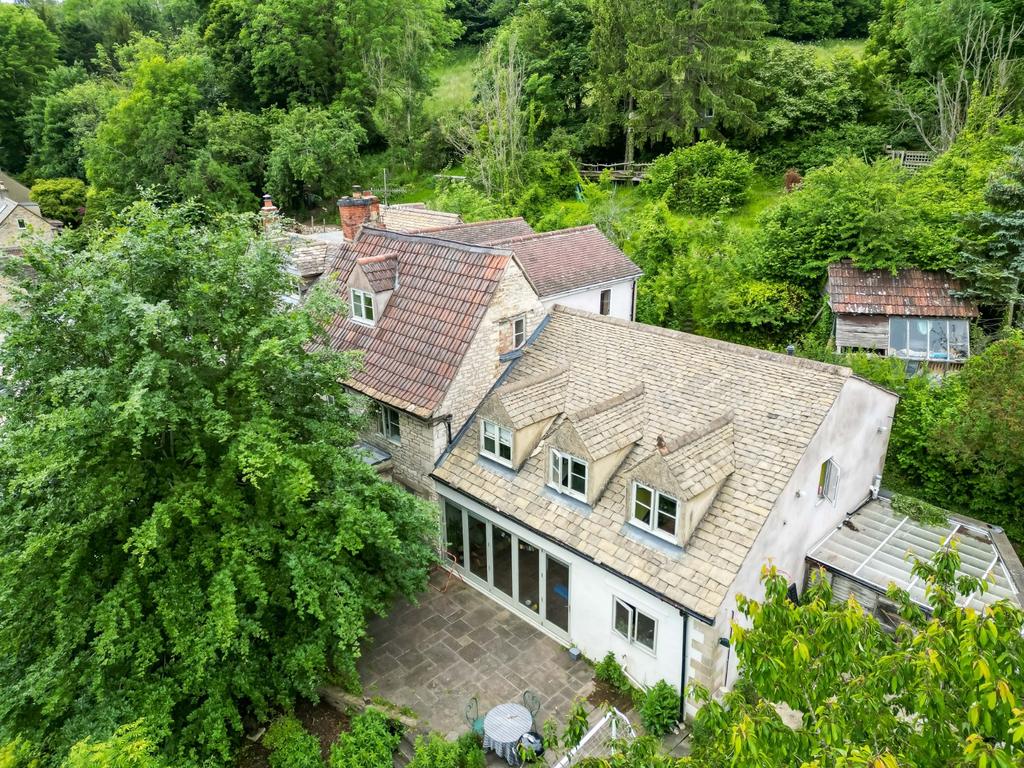Whiteway Bank, Horsley, Stroud... 6 bed semi-detached house - £800,000