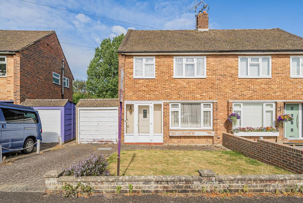 Cootes Avenue, Horsham, RH12 3 bed semi-detached house - £475,000