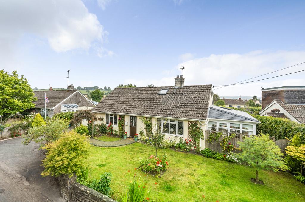 New Road, Combe St. Nicholas, Chard... 4 bed bungalow for sale - £400,000