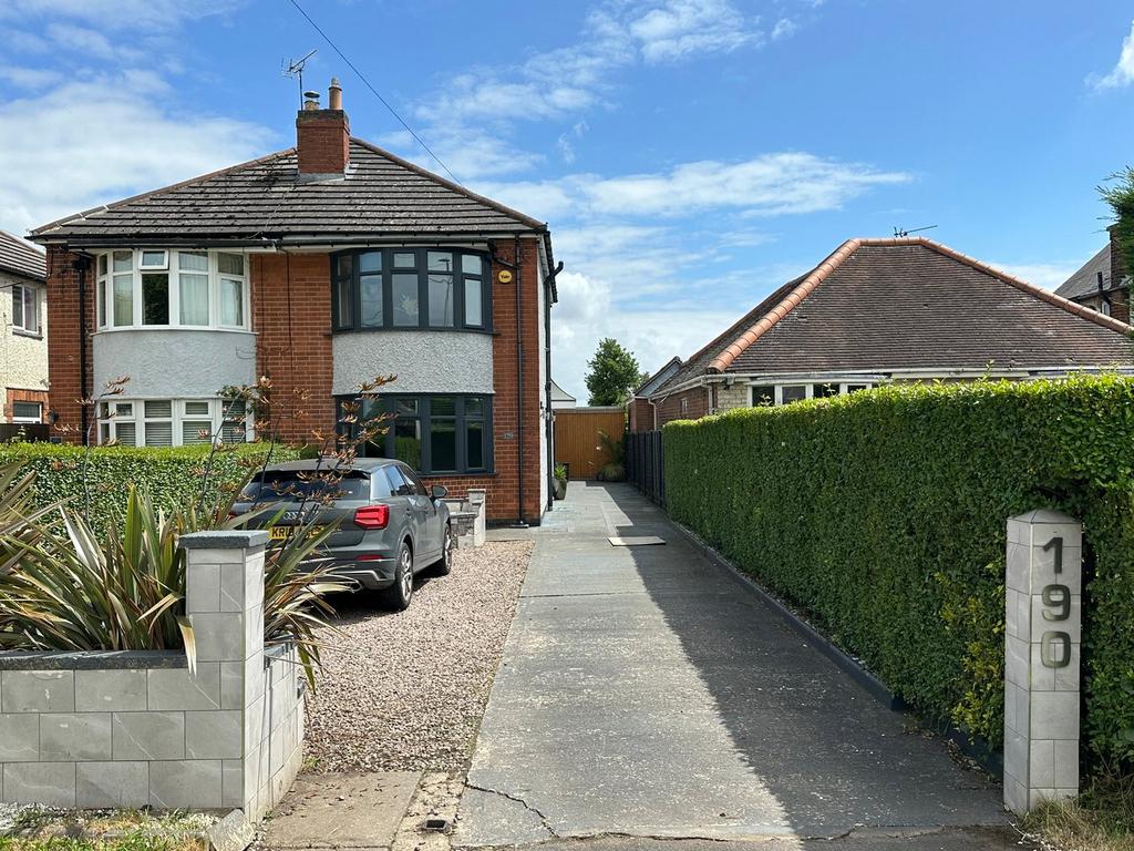 Thornborough Road, Coalville, LE67 3 bed semi-detached house - £255,000