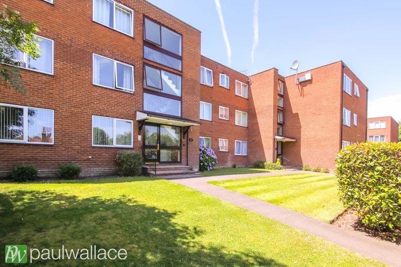 Westcroft Court, New Road, Broxbourne 2 bed ground floor flat - £365,000