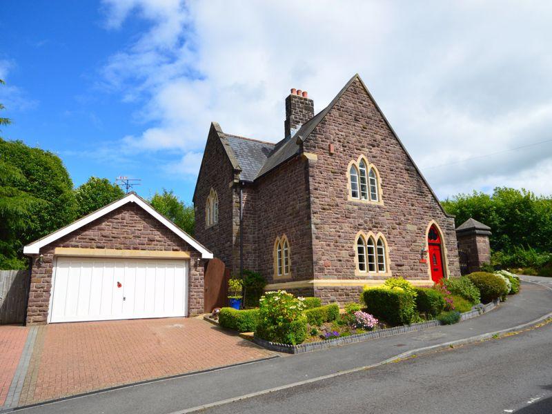 Chestnut Drive, Abergavenny 3 bed detached house - £525,000