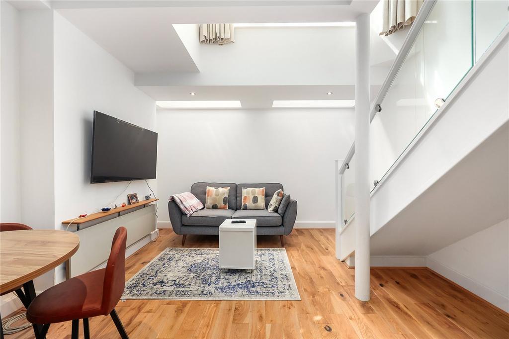 Furnival Street, EC4A 1 bed apartment - £2,500 pcm (£577 pw)