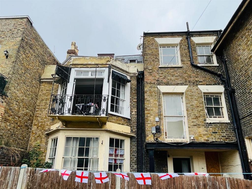 High Street, Ramsgate CT11 1 bed flat - £125,000