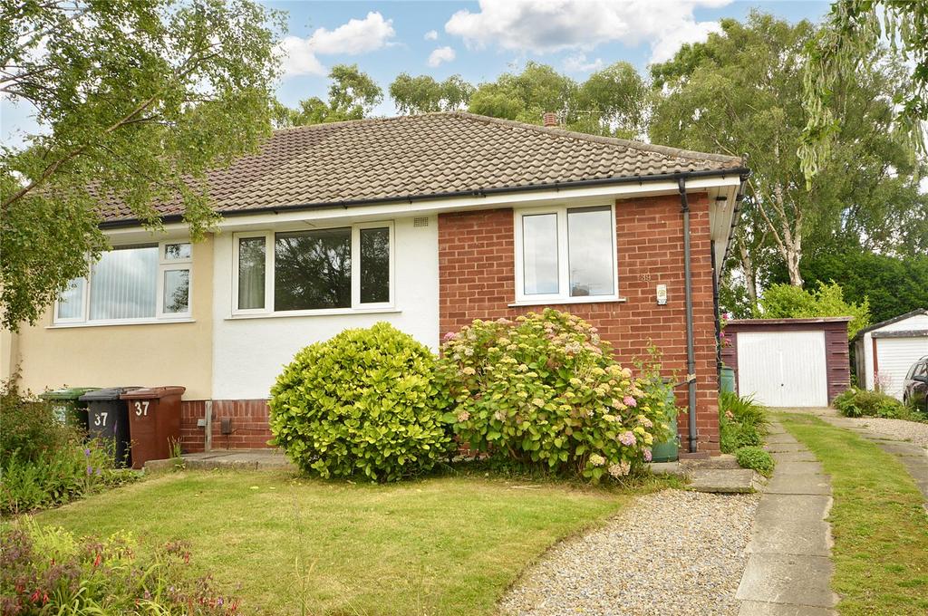 Moseley Wood Walk, Leeds, West Yorkshire 2 bed bungalow - £230,000
