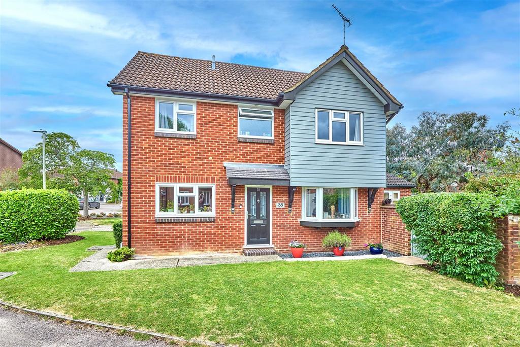 Grosvenor Close, Bishop's Stortford CM23 4 bed detached house - £600,000