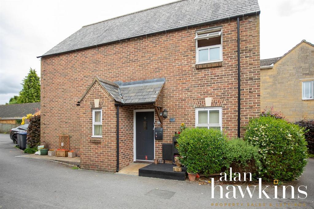 Buthay Court, Royal Wootton Bassett 2 bed maisonette - £165,000