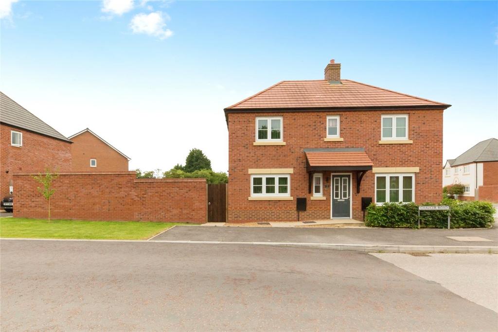 Chaucer Road, Crewe, Cheshire, CW1 3 bed detached house - £260,000