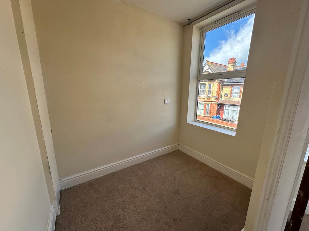 Wellington Road, Rhyl, LL18 1 bed flat - £425 pcm (£98 pw)