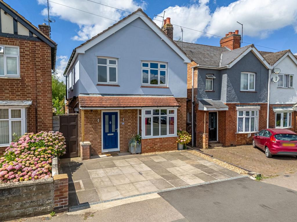 Greening Road, Kettering NN14 3 bed detached house - £270,000