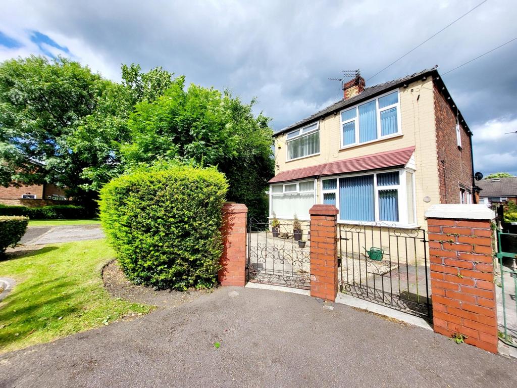 Mayfield Grove, South Reddish... 2 bed semi-detached house - £220,000