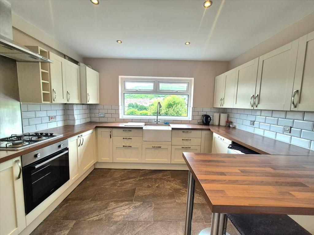 Tonypandy CF40 3 bed detached house - £129,999