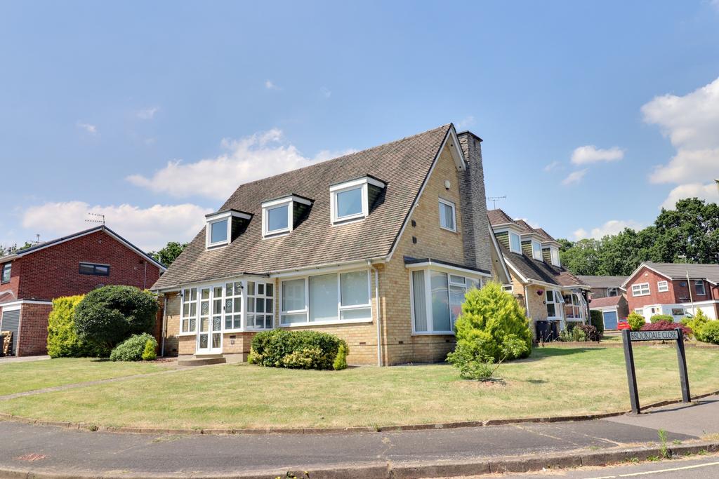 HULBERT ROAD, WATERLOOVILLE 3 bed detached house - £425,000
