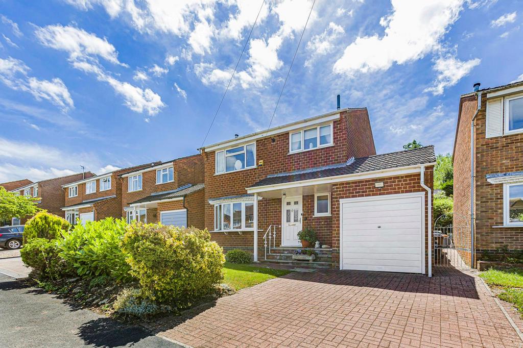 Howe Close, Wheatley, OX33 3 bed detached house - £485,000