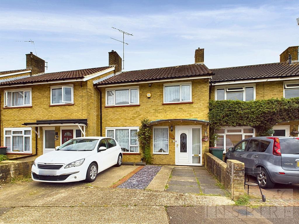 Dickens Road, Crawley RH10 3 bed terraced house - £325,000