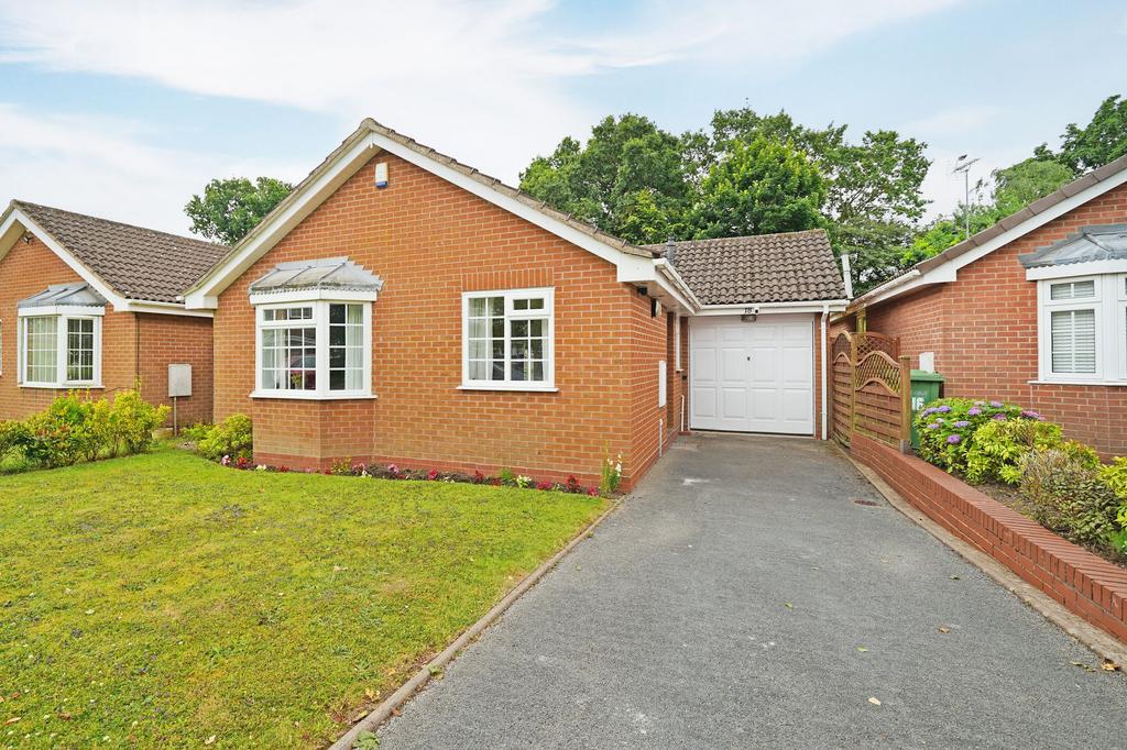 Rowthorn Drive, Shirley, B90 2 bed detached bungalow - £425,000