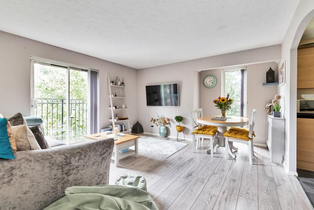 Burghley Hall Close Southfields SW19 2 bed apartment - £2,000 pcm (£462 pw)