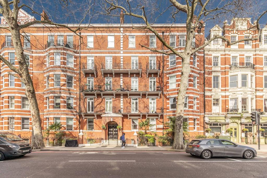 Old Brompton Road, Earls Court... 2 bed flat - £850,000