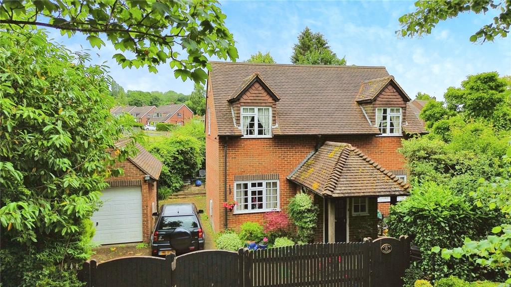 New Lane Hill, Tilehurst, Reading... 3 bed detached house - £700,000