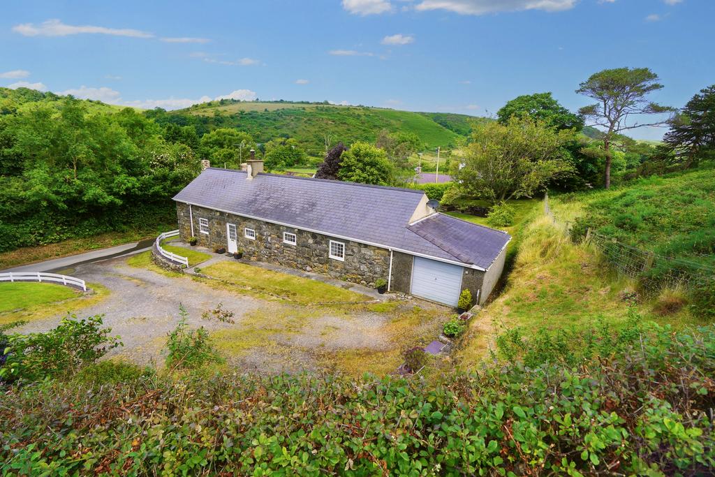 Tan Y Garnedd, Llaniestyn - 2.89 ac 2 bed barn conversion - £350,000