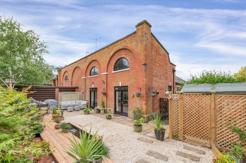 Main Street, Gumley 3 bed character property - £525,000