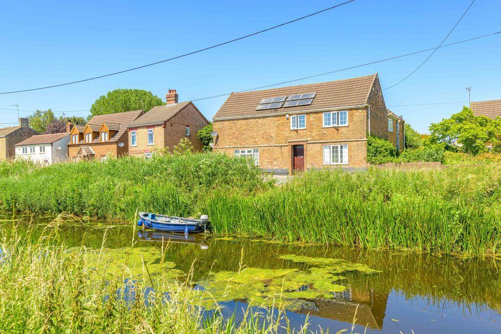 Downham Road Outwell Wisbech 4 Bed Detached House For Sale £300 000